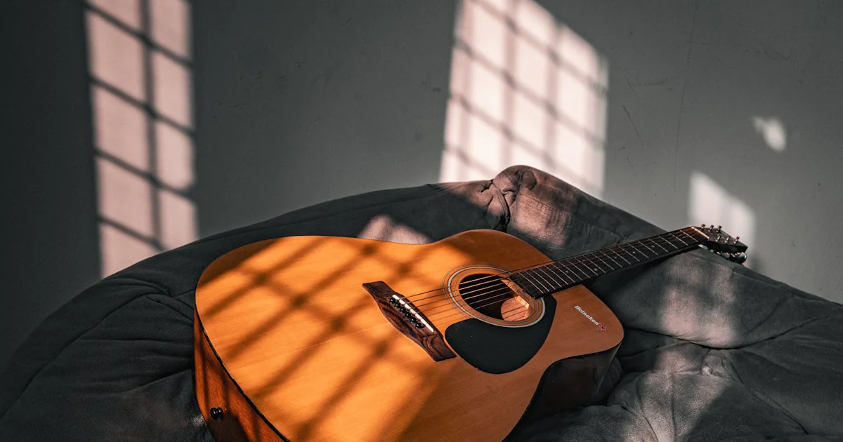 How to Make Your Own Song Lyrics at Home: 8 Expert Tips 🎤 - Make A Song